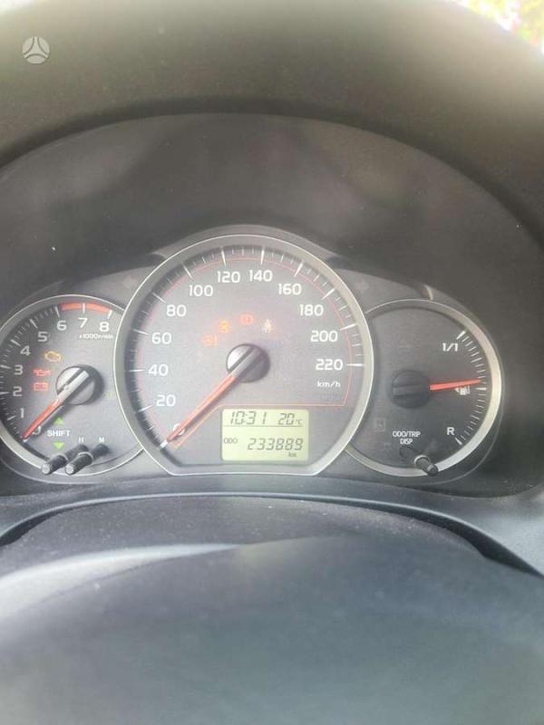Balts Toyota Yaris 2014 Viļņa, ar dzinēja tilpumu 1.00 L un nobraukumu 234 tūkst. km par 2300 €, foto 1 vietnē AUTOMOTO.COM.LV