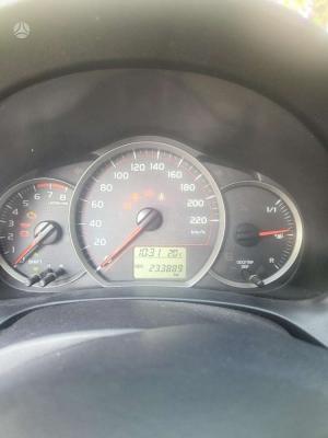 Balts Toyota Yaris 2014 Viļņa, ar dzinēja tilpumu 1.00 L un nobraukumu 234 tūkst. km par 2300 €, foto  vietnē AUTOMOTO.COM.LV