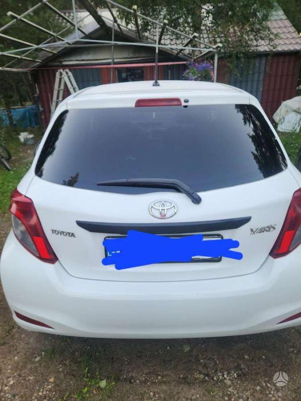 Balts Toyota Yaris 2014 Viļņa, ar dzinēja tilpumu 1.00 L un nobraukumu 234 tūkst. km par 2300 €, foto 4 vietnē AUTOMOTO.COM.LV