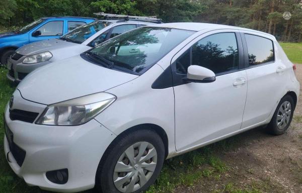 Balts Toyota Yaris 2014 Viļņa, ar dzinēja tilpumu 1.00 L un nobraukumu 234 tūkst. km par 2300 €, foto 6 vietnē AUTOMOTO.COM.LV