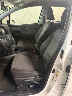 White Toyota Yaris 2014 in Tallinn, with an engine capacity of 1.50 L and mileage of 173 thousand km for 6495 €, photo 12 on AUTOMOTO.COM.LV