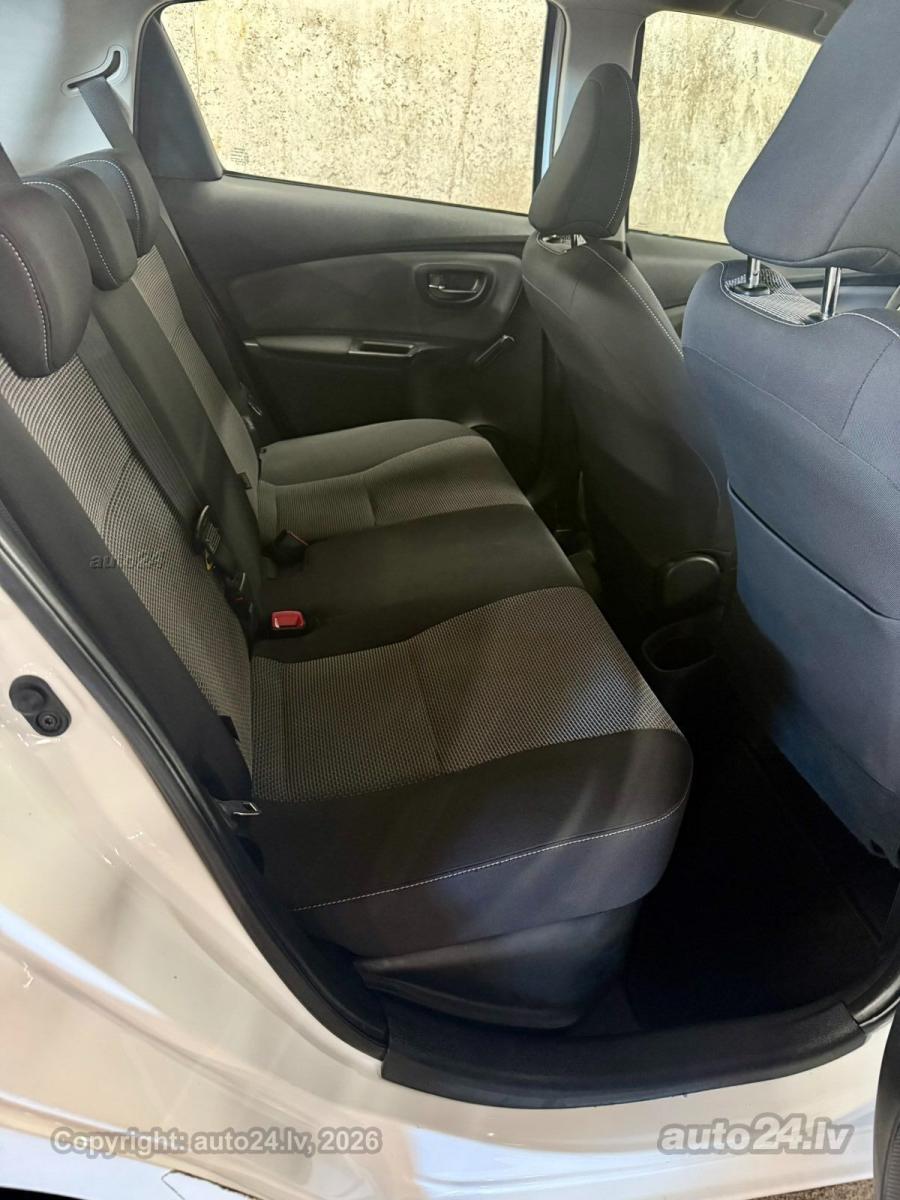 White Toyota Yaris 2014 in Tallinn, with an engine capacity of 1.50 L and mileage of 173 thousand km for 6495 €, photo 14 on AUTOMOTO.COM.LV