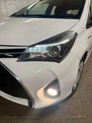 White Toyota Yaris 2014 in Tallinn, with an engine capacity of 1.50 L and mileage of 173 thousand km for 6495 €, photo 16 on AUTOMOTO.COM.LV