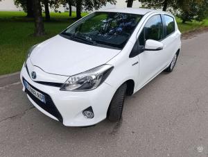 Balts Toyota Yaris 2014 Panevēža, ar dzinēja tilpumu 1.50 L un nobraukumu 173 tūkst. km par 6700 €, foto  vietnē AUTOMOTO.COM.LV