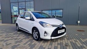 Balts Toyota Yaris 2014 Šauļi, ar dzinēja tilpumu 1.50 L un nobraukumu 250 tūkst. km par 6990 €, foto  vietnē AUTOMOTO.COM.LV