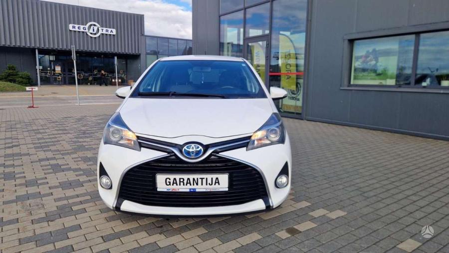 Balts Toyota Yaris 2014 Šauļi, ar dzinēja tilpumu 1.50 L un nobraukumu 250 tūkst. km par 6990 €, foto 3 vietnē AUTOMOTO.COM.LV