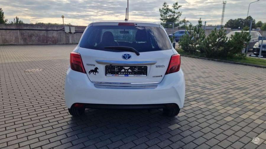 Balts Toyota Yaris 2014 Šauļi, ar dzinēja tilpumu 1.50 L un nobraukumu 250 tūkst. km par 6990 €, foto 6 vietnē AUTOMOTO.COM.LV