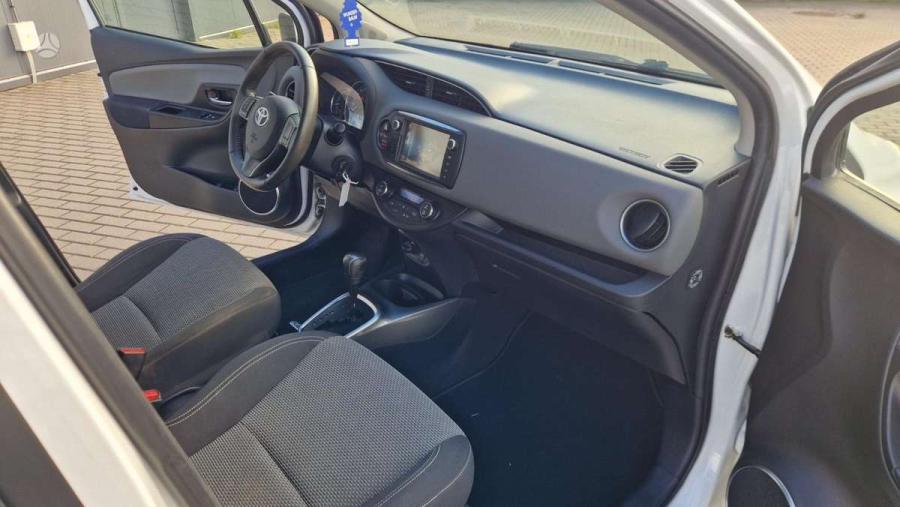 Balts Toyota Yaris 2014 Šauļi, ar dzinēja tilpumu 1.50 L un nobraukumu 250 tūkst. km par 6990 €, foto 13 vietnē AUTOMOTO.COM.LV