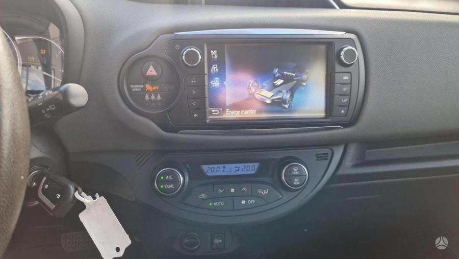 Balts Toyota Yaris 2014 Šauļi, ar dzinēja tilpumu 1.50 L un nobraukumu 250 tūkst. km par 6990 €, foto 16 vietnē AUTOMOTO.COM.LV