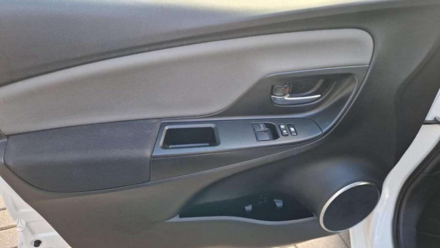 Balts Toyota Yaris 2014 Šauļi, ar dzinēja tilpumu 1.50 L un nobraukumu 250 tūkst. km par 6990 €, foto 24 vietnē AUTOMOTO.COM.LV