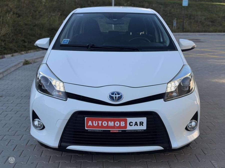 Balts Toyota Yaris 2014 Viļņa, ar dzinēja tilpumu 1.50 L un nobraukumu 171 tūkst. km par 8350 €, foto 4 vietnē AUTOMOTO.COM.LV