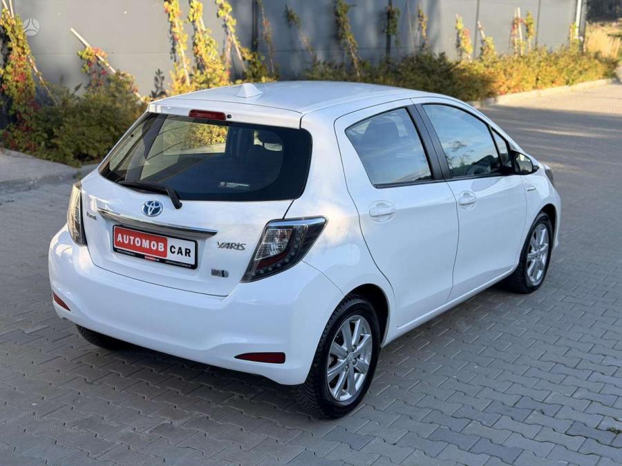 Balts Toyota Yaris 2014 Viļņa, ar dzinēja tilpumu 1.50 L un nobraukumu 171 tūkst. km par 8350 €, foto 6 vietnē AUTOMOTO.COM.LV