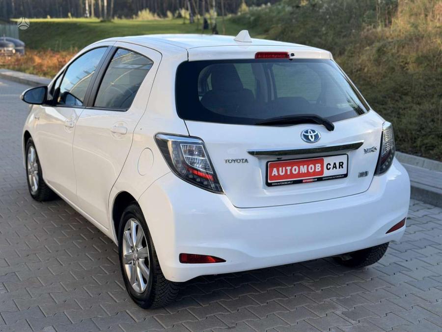 Balts Toyota Yaris 2014 Viļņa, ar dzinēja tilpumu 1.50 L un nobraukumu 171 tūkst. km par 8350 €, foto 9 vietnē AUTOMOTO.COM.LV
