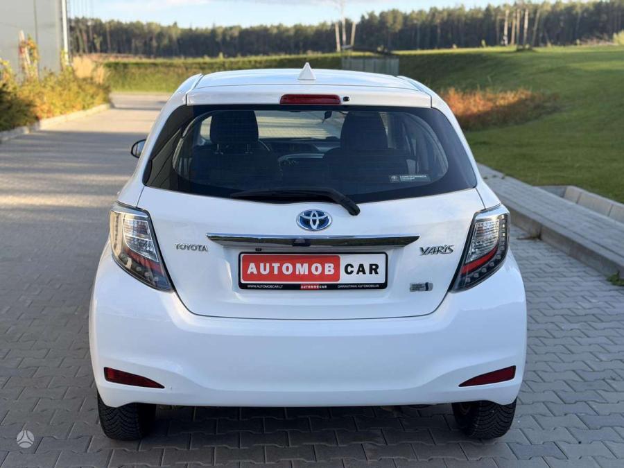 Balts Toyota Yaris 2014 Viļņa, ar dzinēja tilpumu 1.50 L un nobraukumu 171 tūkst. km par 8350 €, foto 10 vietnē AUTOMOTO.COM.LV