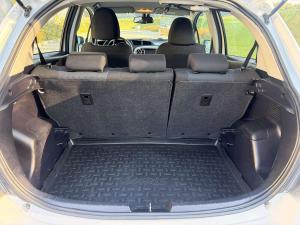 Balts Toyota Yaris 2014 Viļņa, ar dzinēja tilpumu 1.50 L un nobraukumu 171 tūkst. km par 8350 €, foto 16 vietnē AUTOMOTO.COM.LV