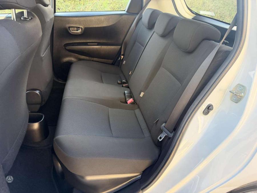 Balts Toyota Yaris 2014 Viļņa, ar dzinēja tilpumu 1.50 L un nobraukumu 171 tūkst. km par 8350 €, foto 17 vietnē AUTOMOTO.COM.LV