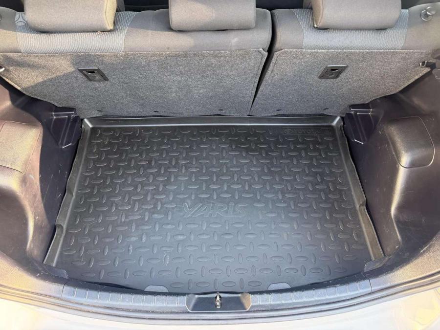 Balts Toyota Yaris 2014 Viļņa, ar dzinēja tilpumu 1.50 L un nobraukumu 171 tūkst. km par 8350 €, foto 21 vietnē AUTOMOTO.COM.LV