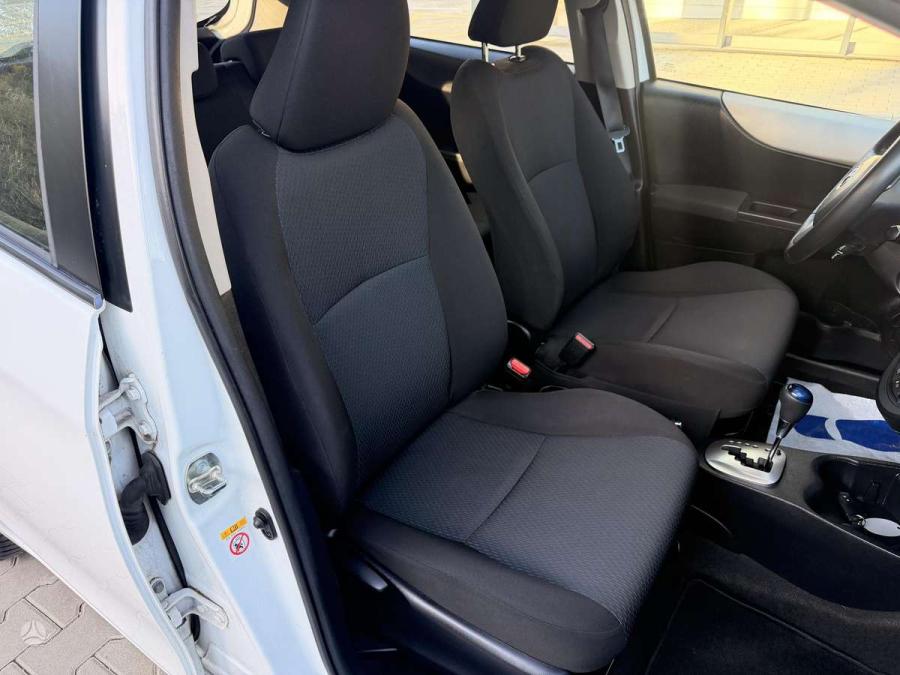 Balts Toyota Yaris 2014 Viļņa, ar dzinēja tilpumu 1.50 L un nobraukumu 171 tūkst. km par 8350 €, foto 22 vietnē AUTOMOTO.COM.LV