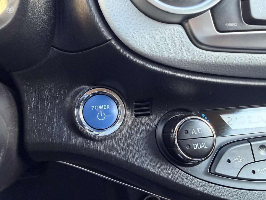 Balts Toyota Yaris 2014 Viļņa, ar dzinēja tilpumu 1.50 L un nobraukumu 171 tūkst. km par 8350 €, foto 26 vietnē AUTOMOTO.COM.LV