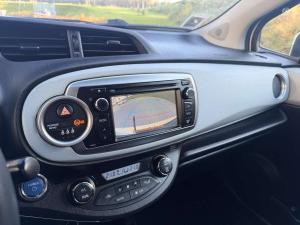Balts Toyota Yaris 2014 Viļņa, ar dzinēja tilpumu 1.50 L un nobraukumu 171 tūkst. km par 8350 €, foto 28 vietnē AUTOMOTO.COM.LV