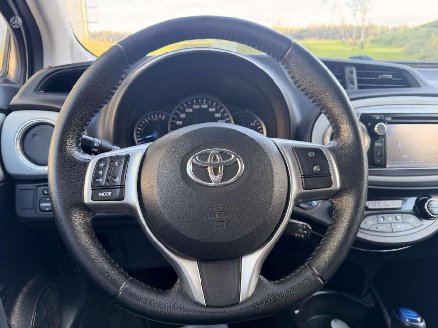 Balts Toyota Yaris 2014 Viļņa, ar dzinēja tilpumu 1.50 L un nobraukumu 171 tūkst. km par 8350 €, foto 30 vietnē AUTOMOTO.COM.LV