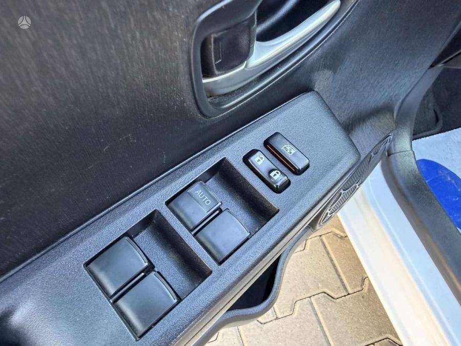 Balts Toyota Yaris 2014 Viļņa, ar dzinēja tilpumu 1.50 L un nobraukumu 171 tūkst. km par 8350 €, foto 15 vietnē AUTOMOTO.COM.LV