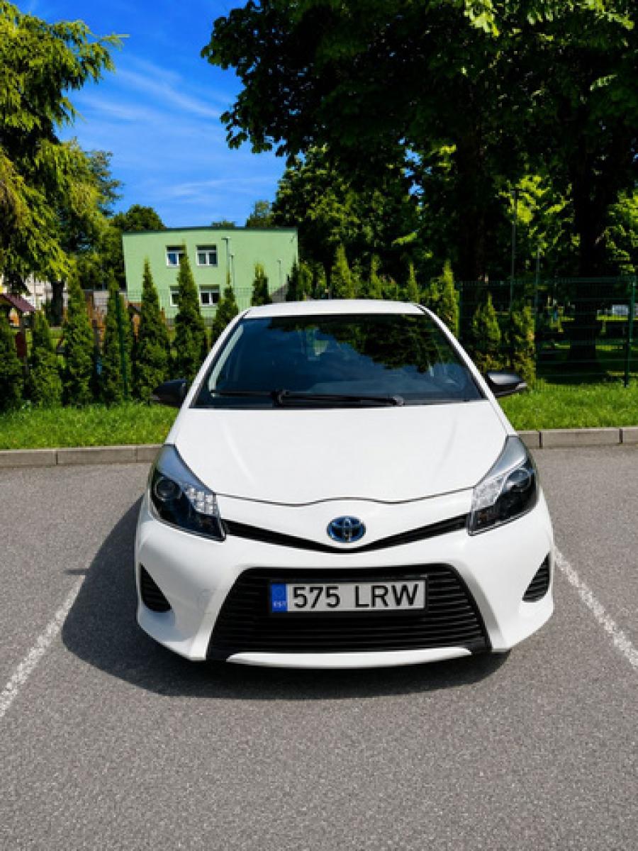White Toyota Yaris 2014 in Tallinn, with an engine capacity of 1.50 L and mileage of 194 thousand km for 8300 €, photo 3 on AUTOMOTO.COM.LV