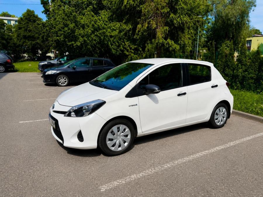 White Toyota Yaris 2014 in Tallinn, with an engine capacity of 1.50 L and mileage of 194 thousand km for 8300 €, photo 11 on AUTOMOTO.COM.LV