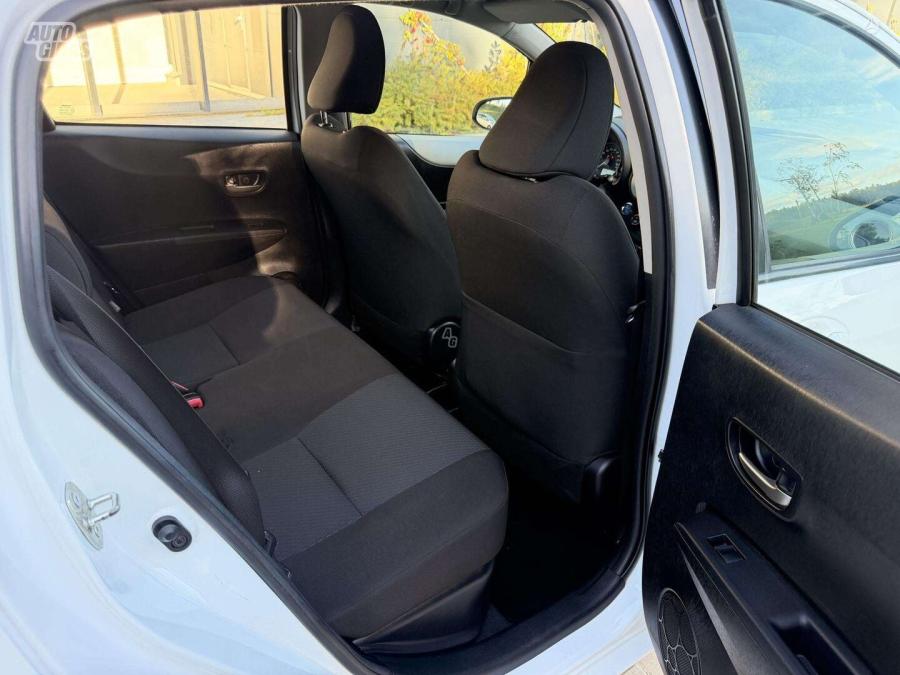 Balts Toyota Yaris 2014 Viļņa, ar dzinēja tilpumu 1.50 L un nobraukumu 171 tūkst. km par 7950 €, foto 23 vietnē AUTOMOTO.COM.LV