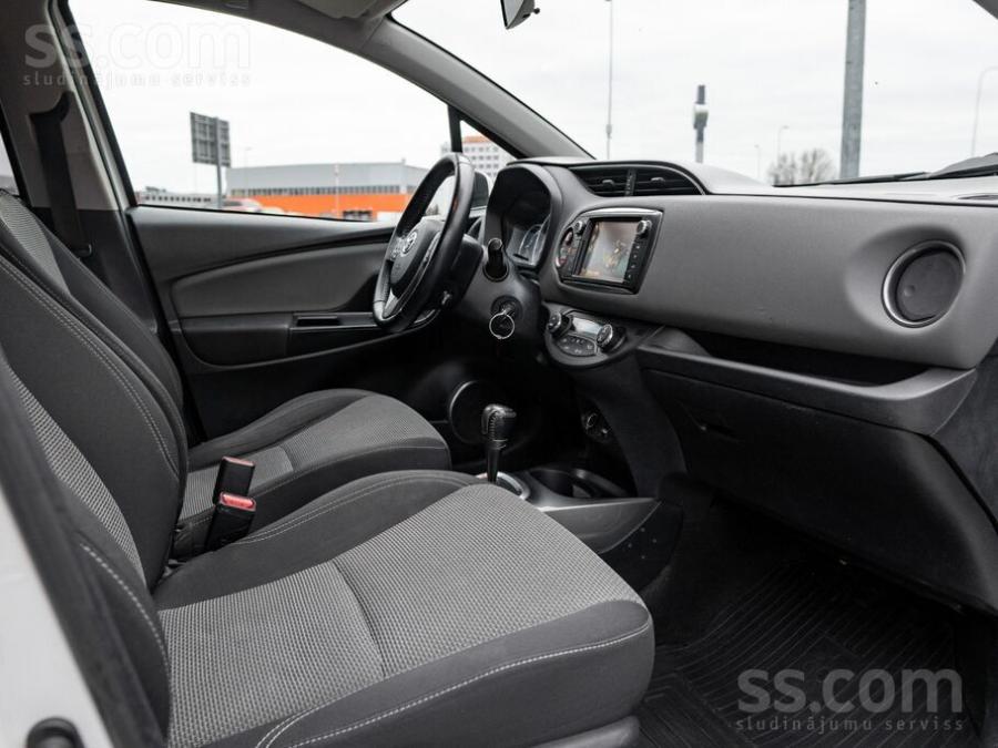 Balts Toyota Yaris 2015 Rīga, ar dzinēja tilpumu 1.50 L un nobraukumu 215 tūkst. km par 7500 €, foto 9 vietnē AUTOMOTO.COM.LV