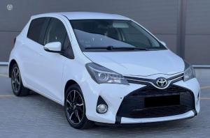 Balts Toyota Yaris 2015 Panevēža, ar dzinēja tilpumu 1.36 L un nobraukumu 135 tūkst. km par 4950 €, foto  vietnē AUTOMOTO.COM.LV