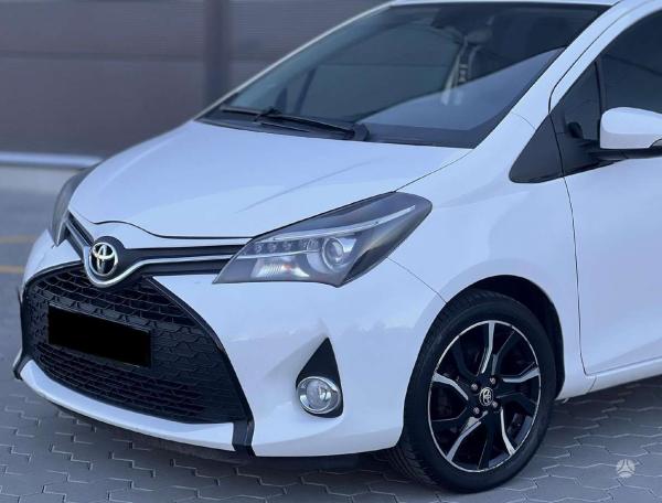 White Toyota Yaris 2015 in Panevezys, with an engine capacity of 1.36 L and mileage of 135 thousand km for 4950 €, photo 6 on AUTOMOTO.COM.LV