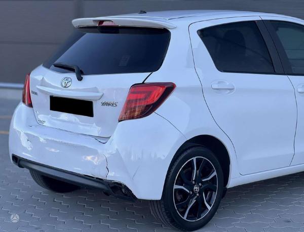 White Toyota Yaris 2015 in Panevezys, with an engine capacity of 1.36 L and mileage of 135 thousand km for 4950 €, photo 7 on AUTOMOTO.COM.LV