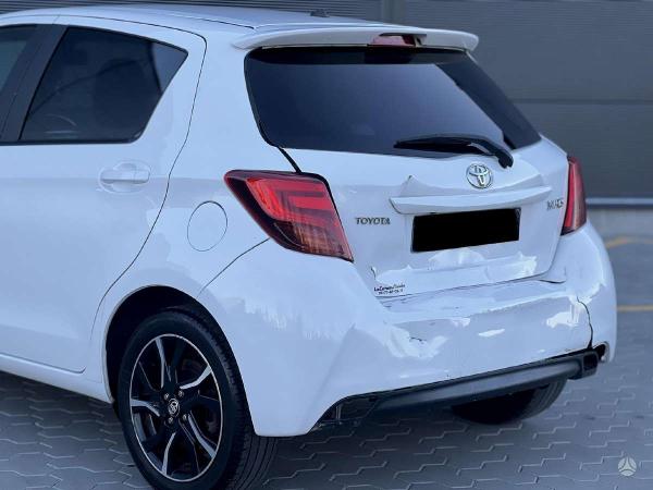 White Toyota Yaris 2015 in Panevezys, with an engine capacity of 1.36 L and mileage of 135 thousand km for 4950 €, photo 8 on AUTOMOTO.COM.LV