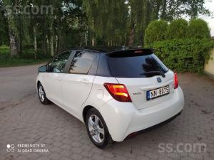 Balts Toyota Yaris 2015 Rīga, ar dzinēja tilpumu 1.50 L un nobraukumu 65 tūkst. km par 9990 €, foto 2 vietnē AUTOMOTO.COM.LV