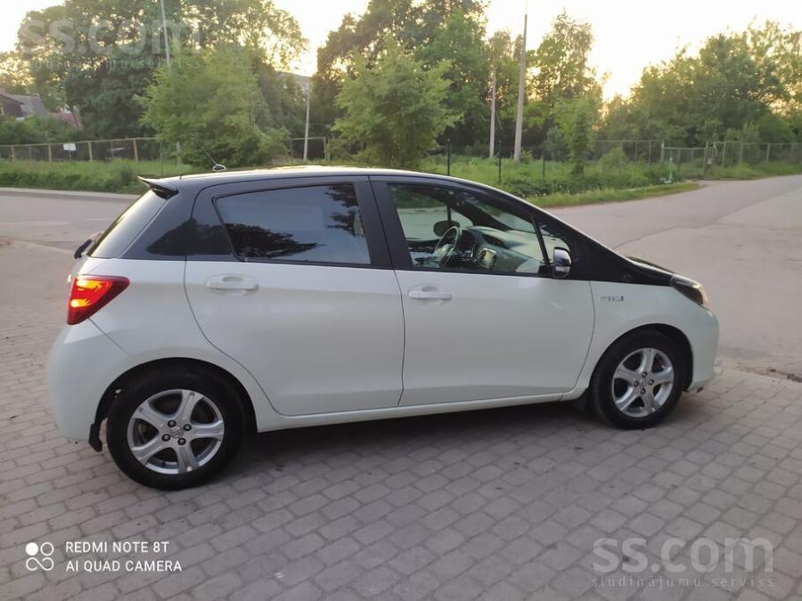 Balts Toyota Yaris 2015 Rīga, ar dzinēja tilpumu 1.50 L un nobraukumu 65 tūkst. km par 9990 €, foto 4 vietnē AUTOMOTO.COM.LV