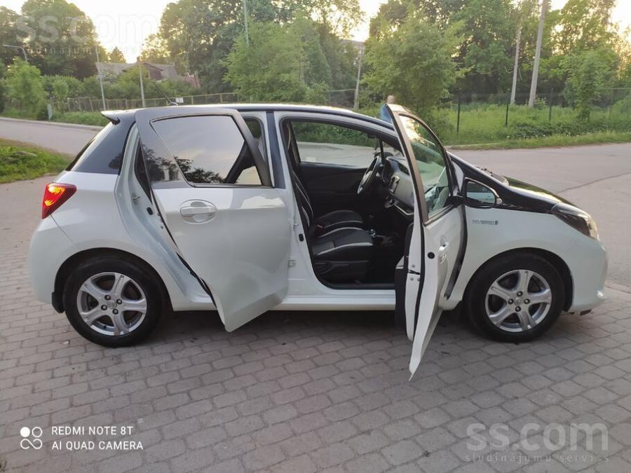 Balts Toyota Yaris 2015 Rīga, ar dzinēja tilpumu 1.50 L un nobraukumu 65 tūkst. km par 9990 €, foto 12 vietnē AUTOMOTO.COM.LV