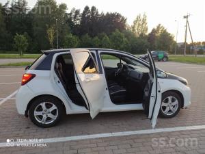 Balts Toyota Yaris 2015 Rīga, ar dzinēja tilpumu 1.50 L un nobraukumu 65 tūkst. km par 9990 €, foto 24 vietnē AUTOMOTO.COM.LV