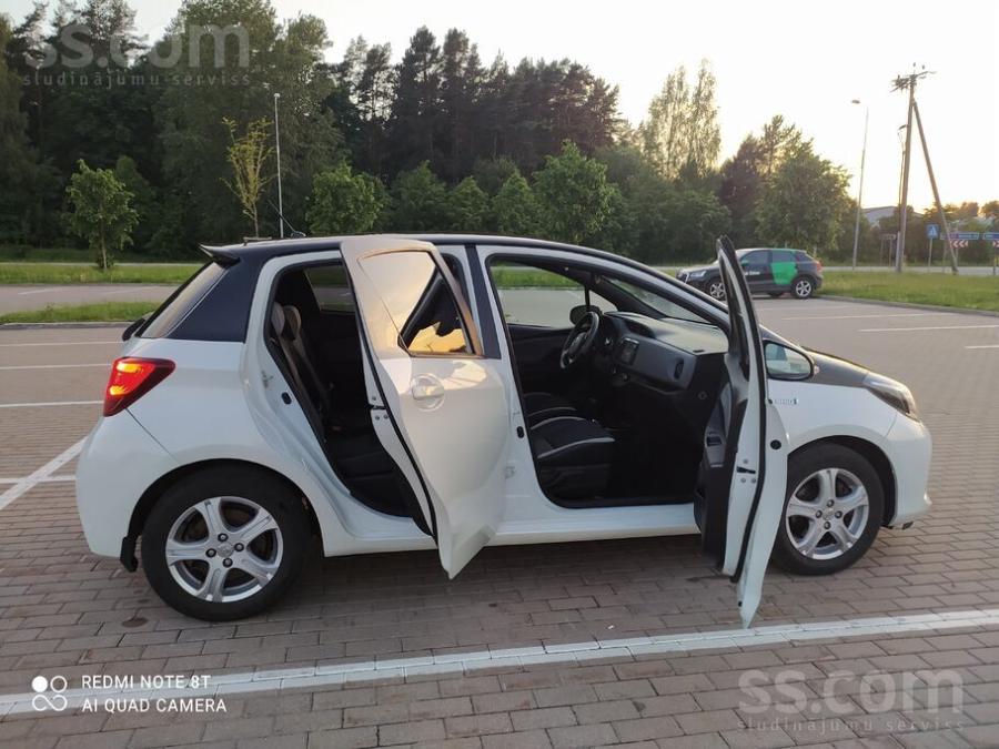 Balts Toyota Yaris 2015 Rīga, ar dzinēja tilpumu 1.50 L un nobraukumu 65 tūkst. km par 9990 €, foto 24 vietnē AUTOMOTO.COM.LV