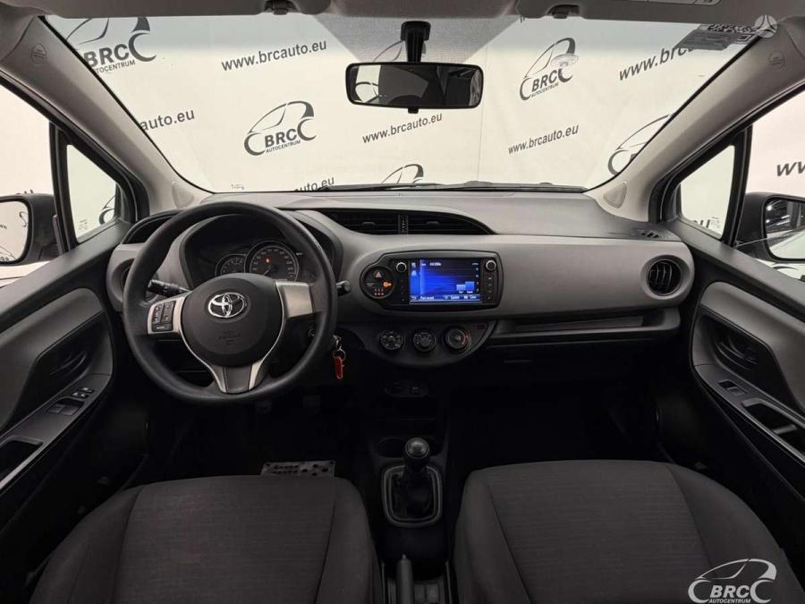 Balts Toyota Yaris 2015 Viļņa, ar dzinēja tilpumu 1.00 L un nobraukumu 126 tūkst. km par 6000 €, foto 4 vietnē AUTOMOTO.COM.LV