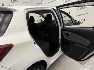 Balts Toyota Yaris 2015 Avižieniai, ar dzinēja tilpumu 1.00 L un nobraukumu 126 tūkst. km par 6000 €, foto 12 vietnē AUTOMOTO.COM.LV