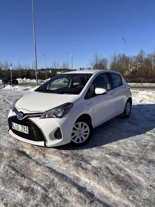 White Toyota Yaris 2015 in Vilnius, with an engine capacity of 1.50 L and mileage of 192 thousand km for 7350 €, photo 2 on AUTOMOTO.COM.LV