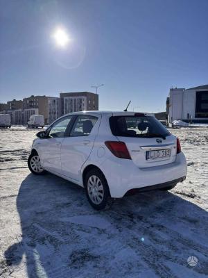 Balts Toyota Yaris 2015 Viļņa, ar dzinēja tilpumu 1.50 L un nobraukumu 192 tūkst. km par 7350 €, foto 3 vietnē AUTOMOTO.COM.LV