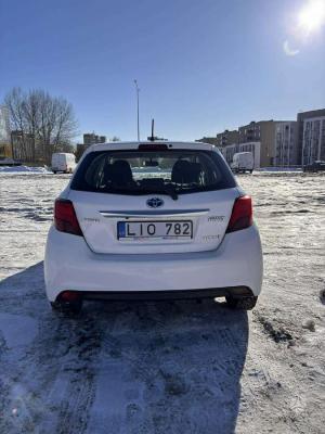 Balts Toyota Yaris 2015 Viļņa, ar dzinēja tilpumu 1.50 L un nobraukumu 192 tūkst. km par 7350 €, foto 5 vietnē AUTOMOTO.COM.LV