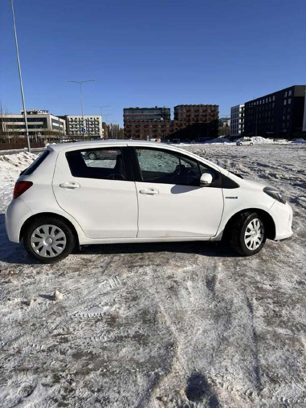 White Toyota Yaris 2015 in Vilnius, with an engine capacity of 1.50 L and mileage of 192 thousand km for 7350 €, photo 6 on AUTOMOTO.COM.LV