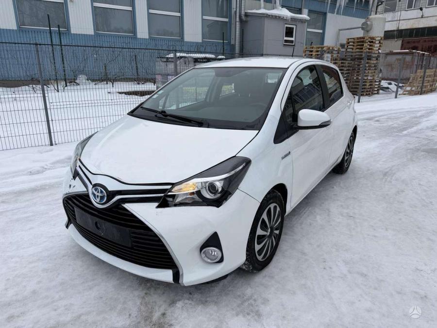 White Toyota Yaris 2015 in Kaunas, with an engine capacity of 1.50 L and mileage of 123 thousand km for 5999 €, photo 2 on AUTOMOTO.COM.LV