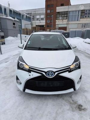 White Toyota Yaris 2015 in Kaunas, with an engine capacity of 1.50 L and mileage of 123 thousand km for 5999 €, photo 3 on AUTOMOTO.COM.LV