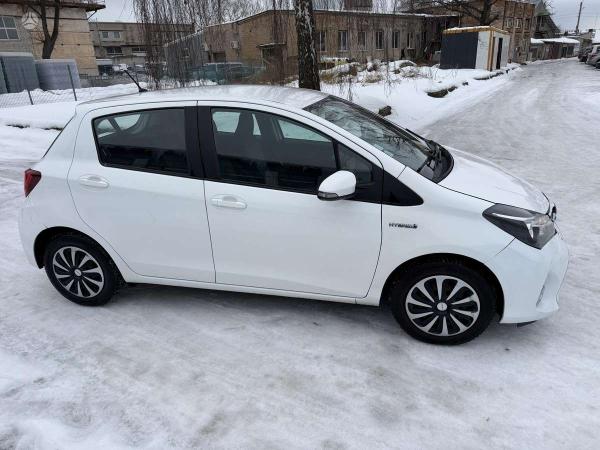 White Toyota Yaris 2015 in Kaunas, with an engine capacity of 1.50 L and mileage of 123 thousand km for 5999 €, photo 4 on AUTOMOTO.COM.LV