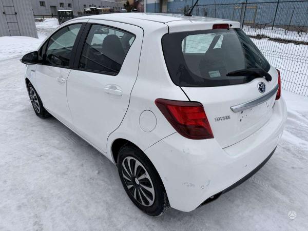 White Toyota Yaris 2015 in Kaunas, with an engine capacity of 1.50 L and mileage of 123 thousand km for 5999 €, photo 6 on AUTOMOTO.COM.LV