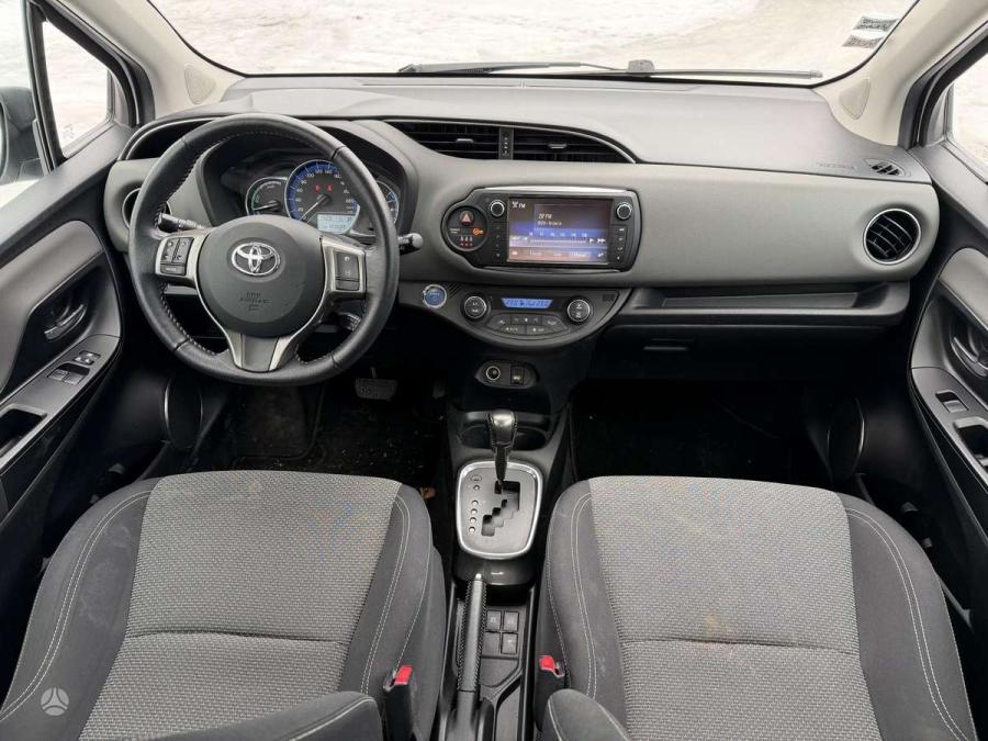 White Toyota Yaris 2015 in Kaunas, with an engine capacity of 1.50 L and mileage of 123 thousand km for 5999 €, photo 8 on AUTOMOTO.COM.LV